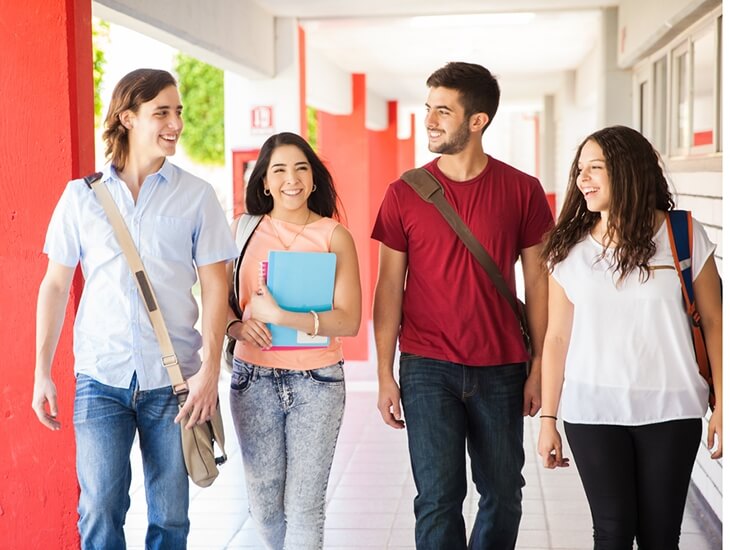Financiamientos y Becas | Estudia en UVM