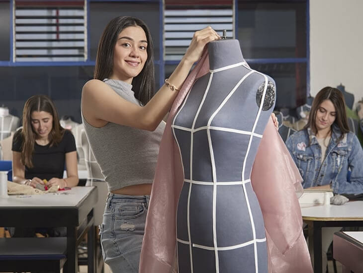 Licenciatura en Diseño de la Moda e Industria del Vestido (NABA) | UVM