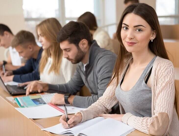 Calcula tu Beca Académica y Colegiatura | UVM